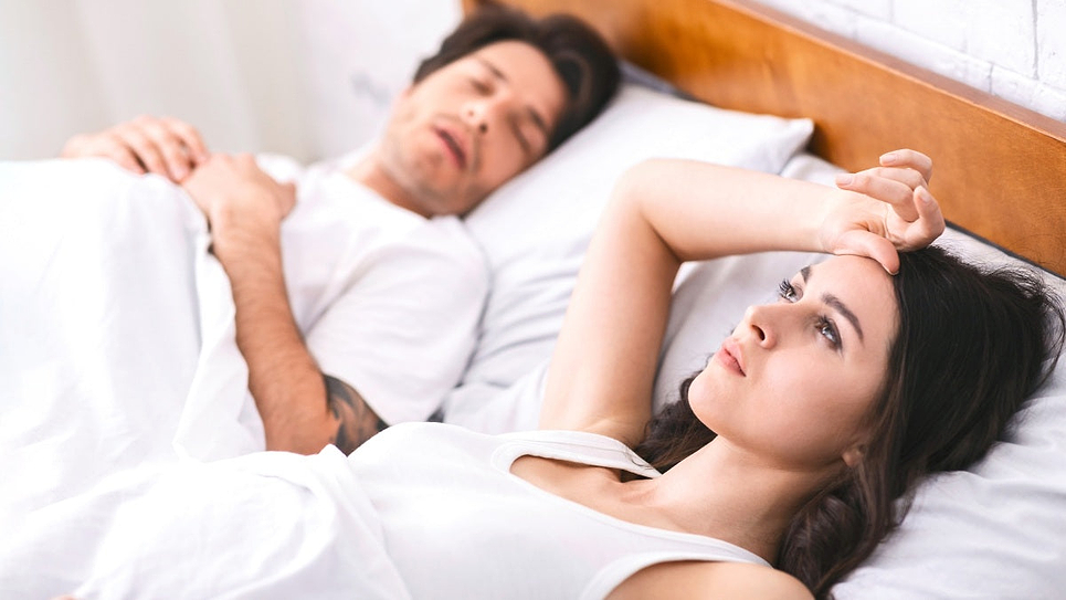 Bamboo vs Linen vs Tencel: Which Fitted Sheet Wins for Hot Sleepers?